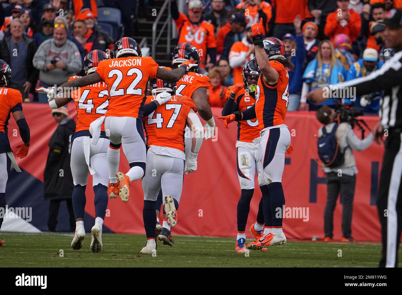 The Broncos Defense celebrates a turnover against the Los Angeles ...