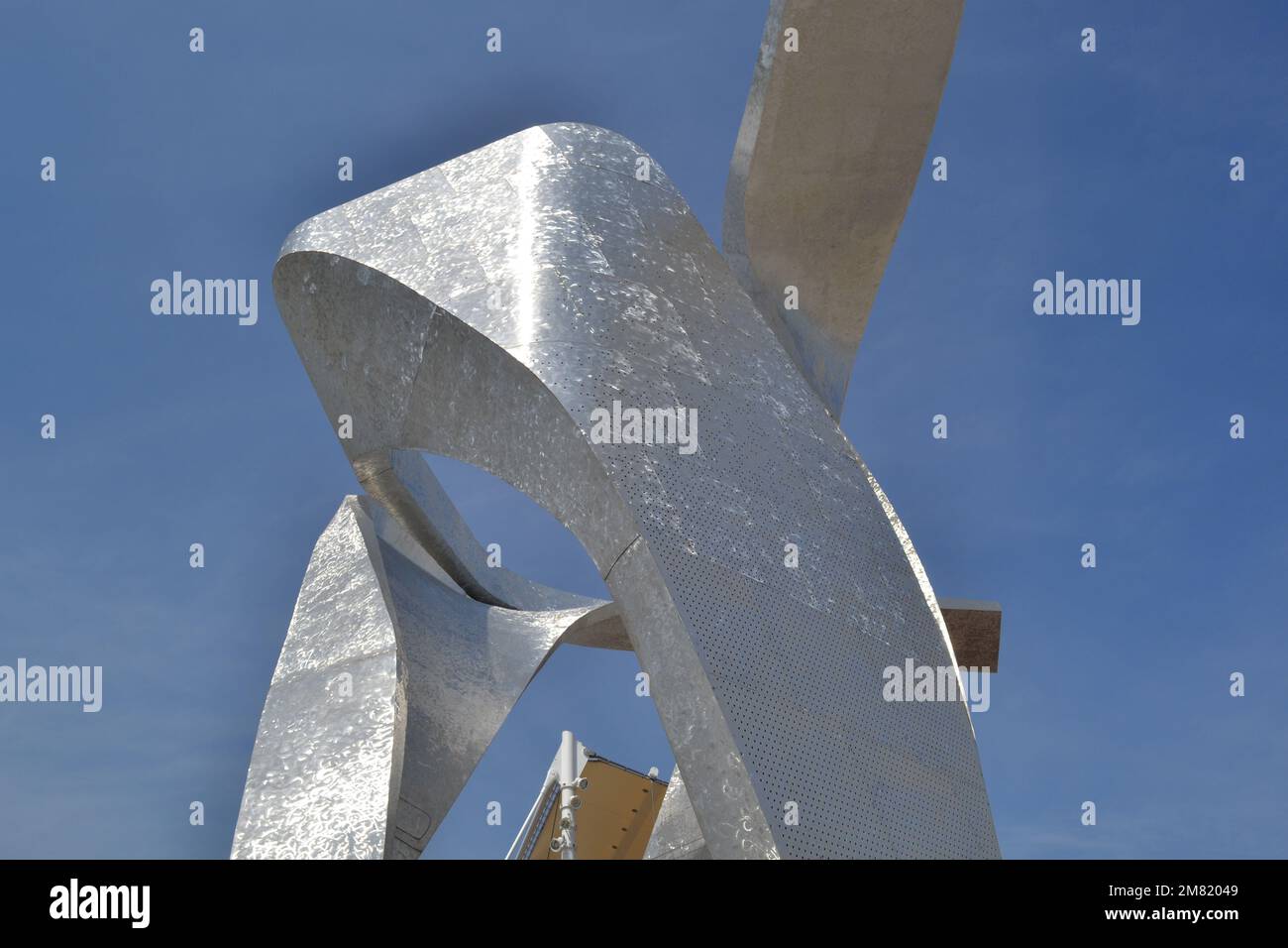 Large metallic structure of the technological statue by Studio ...