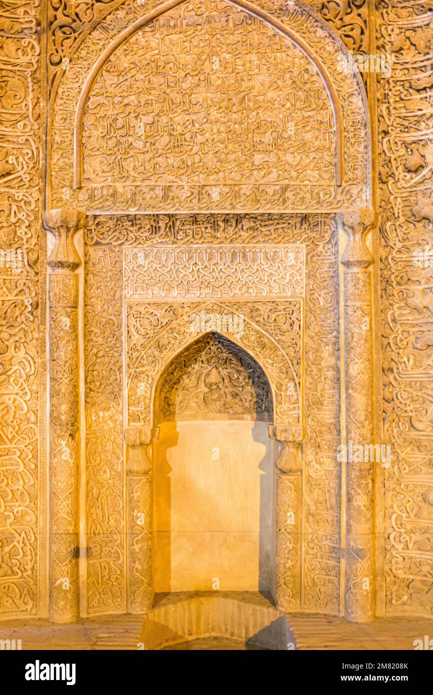ISFAHAN, IRAN - JULY 9, 2019: Mihrab of the Jameh mosque in Isfahan ...