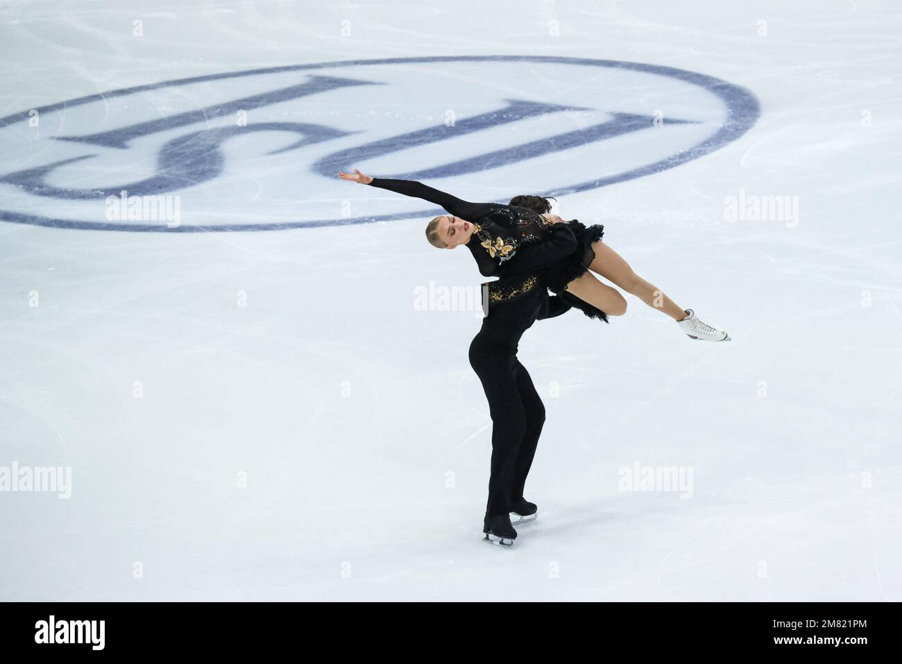 Phebe Bekker and James Hernandez (GBR) perform during the Junior Ice ...