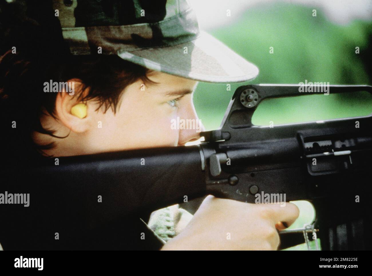 A recruit from the Woman Recruit Training Command aims her M-16A1 rifle ...
