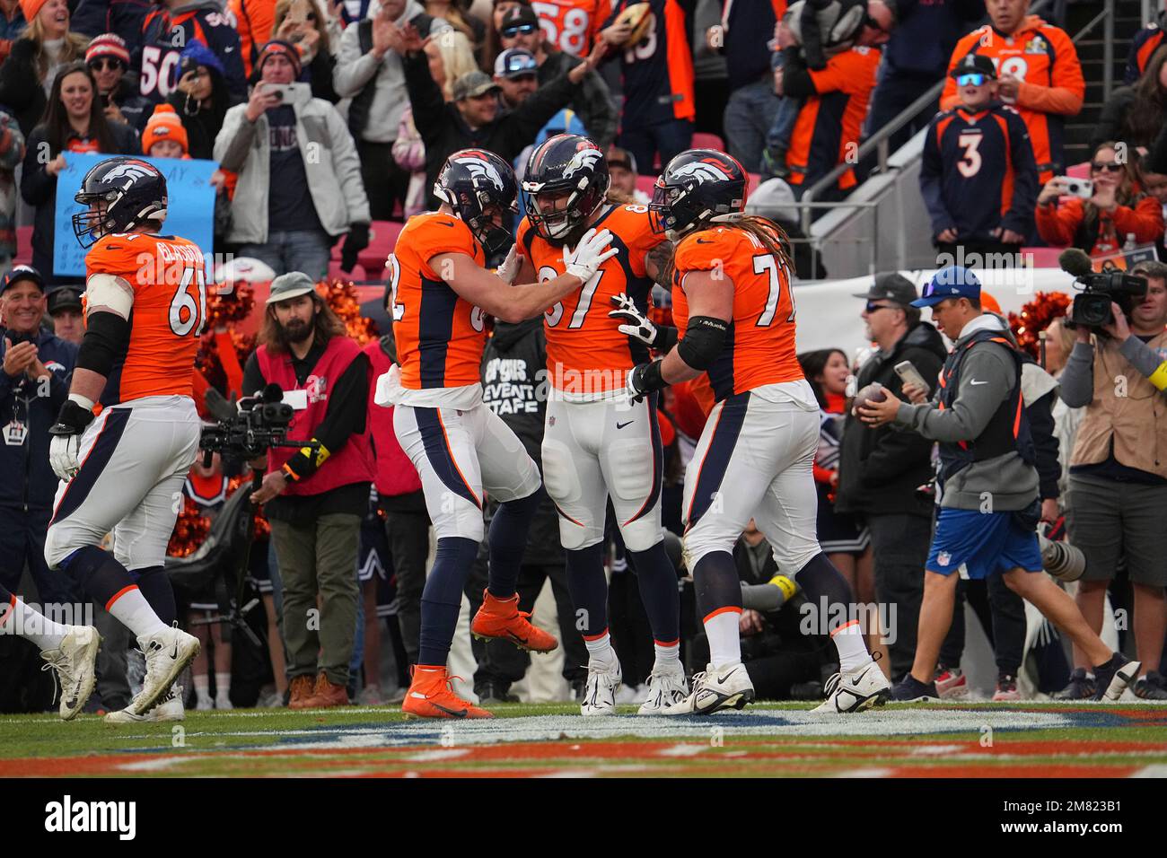 Denver Broncos tight end Eric Tomlinson (87) scores a touchdown against ...