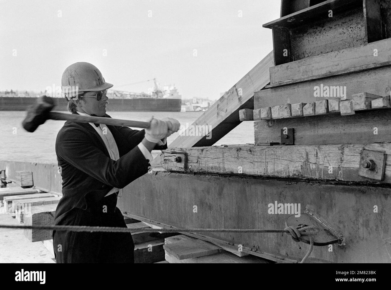 Worker uses sledge hammer to Black and White Stock Photos & Images - Alamy