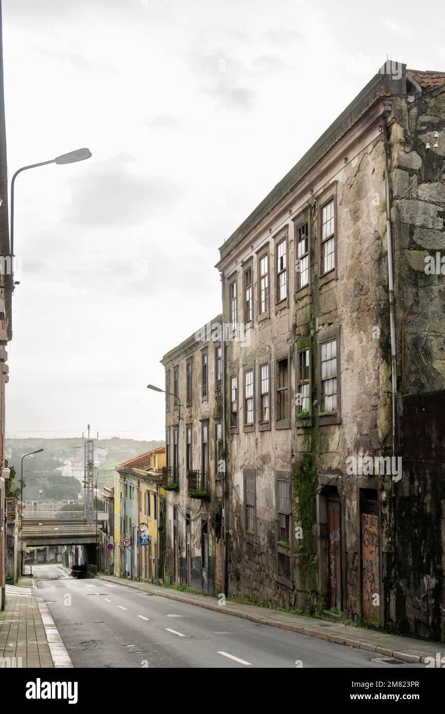 Traditional portuguese buildings hi-res stock photography and images ...