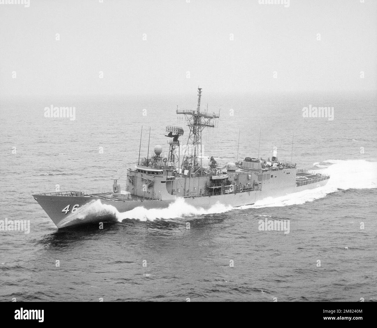 A port bow view of the guided missile frigate USS RENTZ (FFG 46 ...