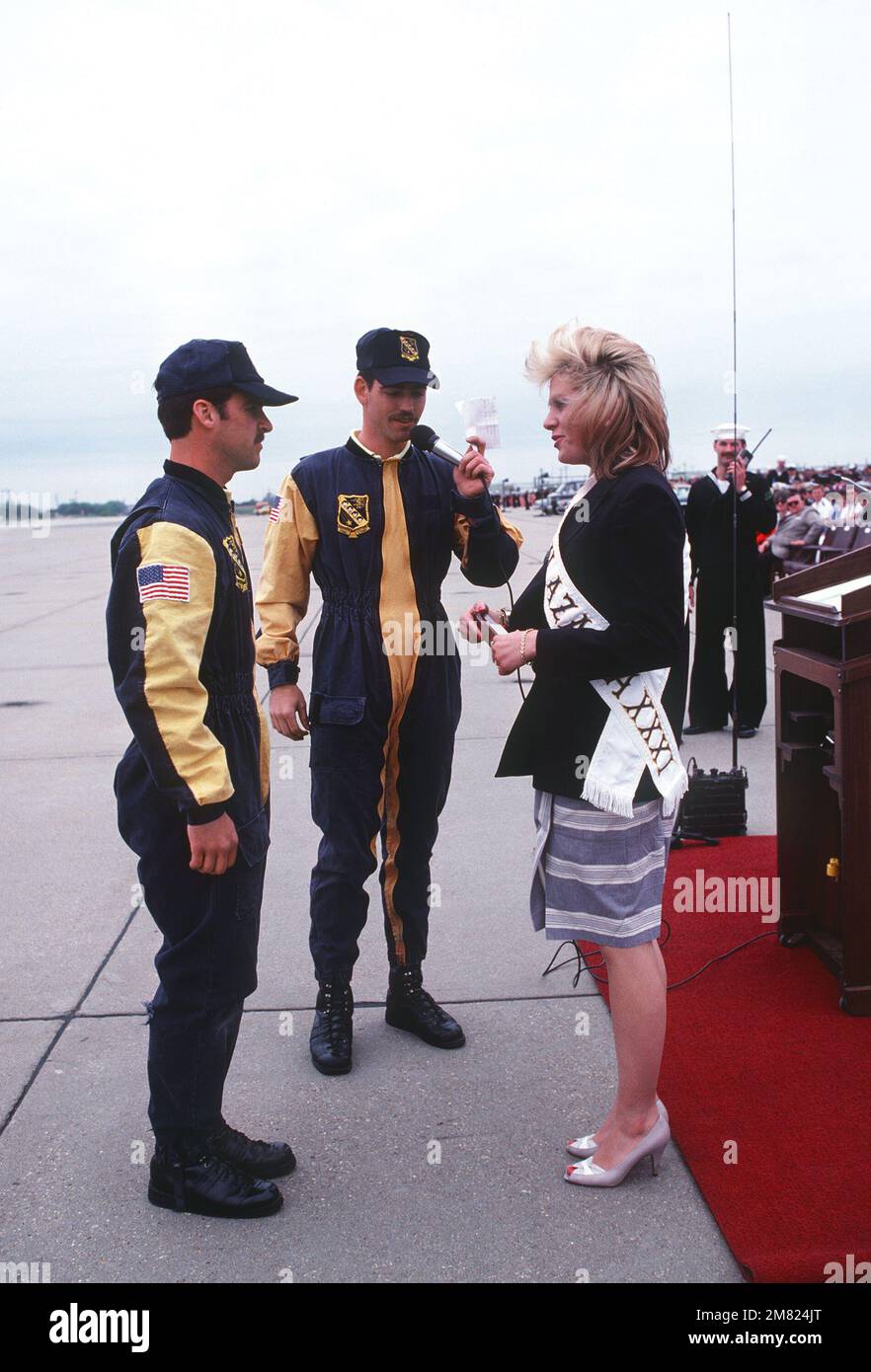Engineman 2nd Class Steve Short, a member of the Navy Special Warfare ...