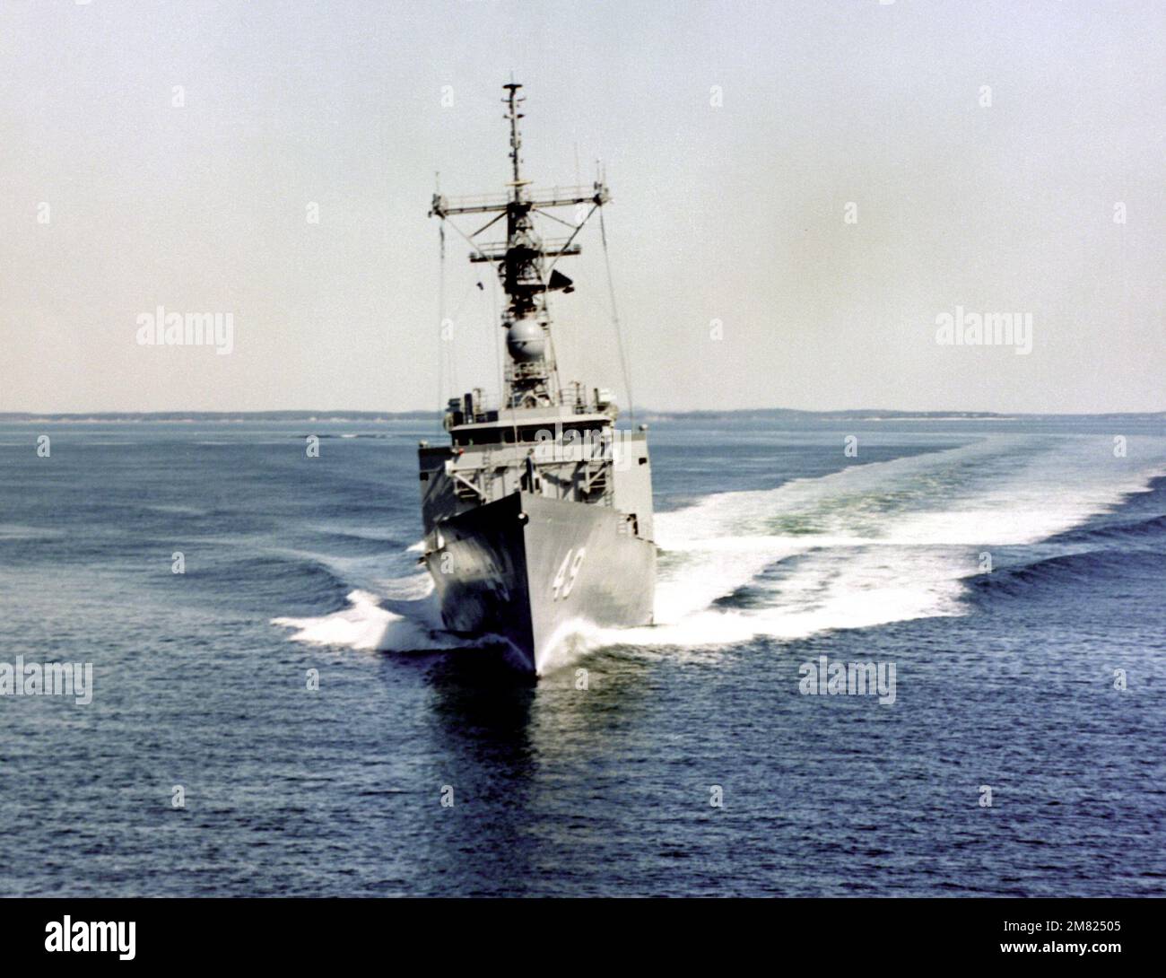 A port bow view of the guided missile frigate ROBERT G. BRADLEY (FFG-49 ...