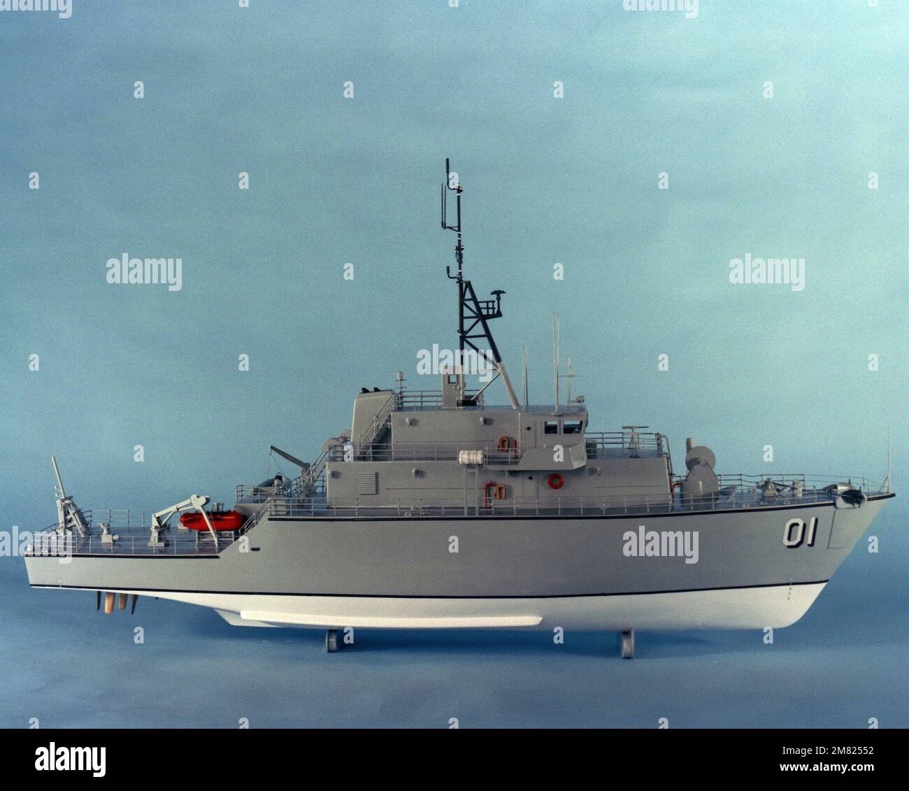 Model of a US MSH-1 class minesweeper/hunter (MSH) ship. Country: Unknown Stock Photo - Alamy