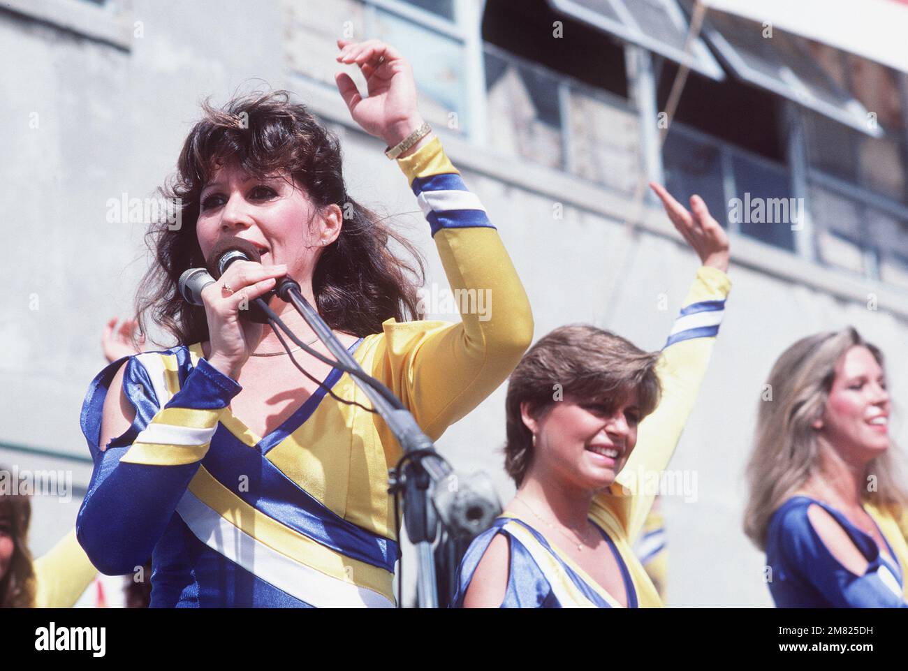 Los Angeles Rams Cheerleaders perform during the homecoming of the ...
