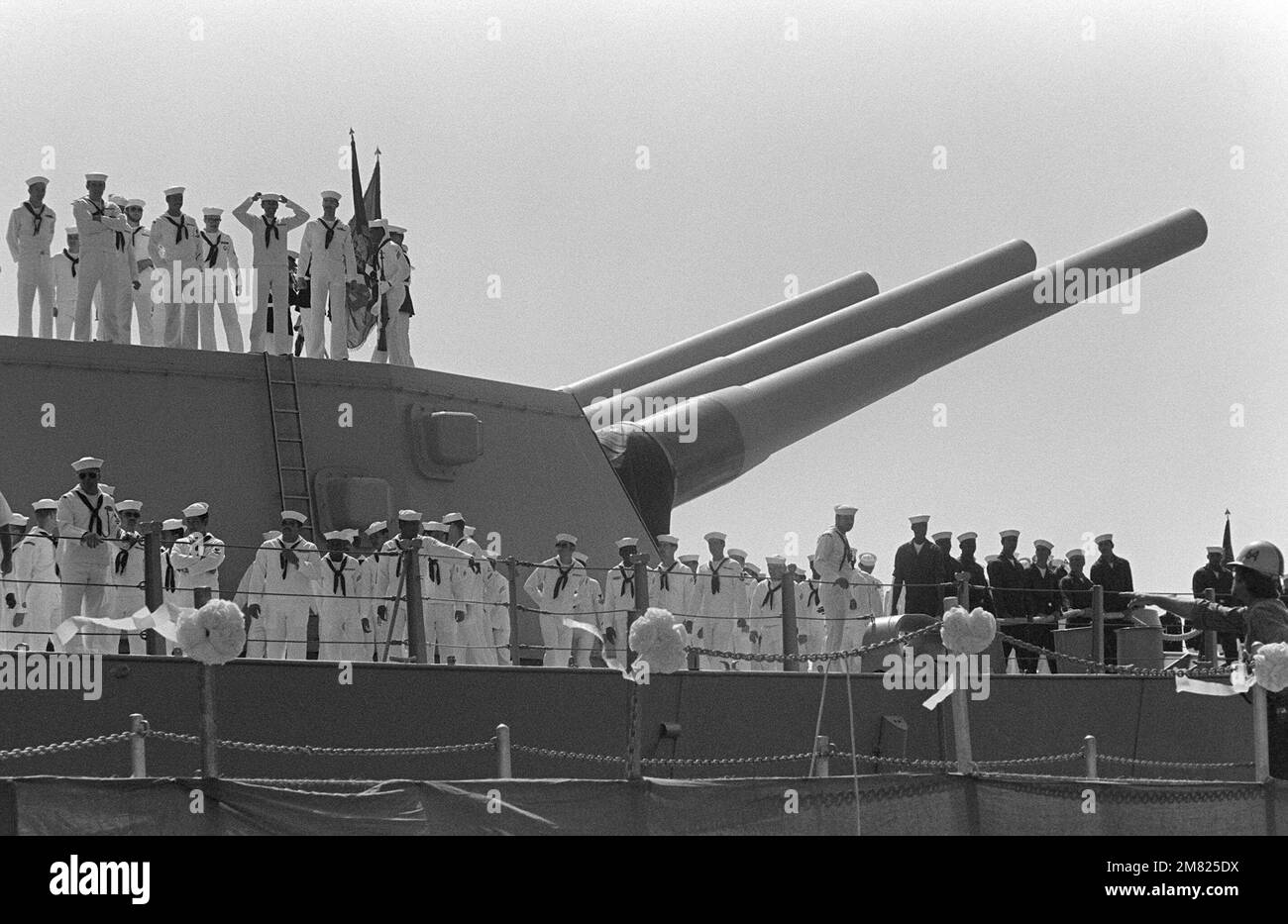 Naval long gun hi-res stock photography and images - Alamy