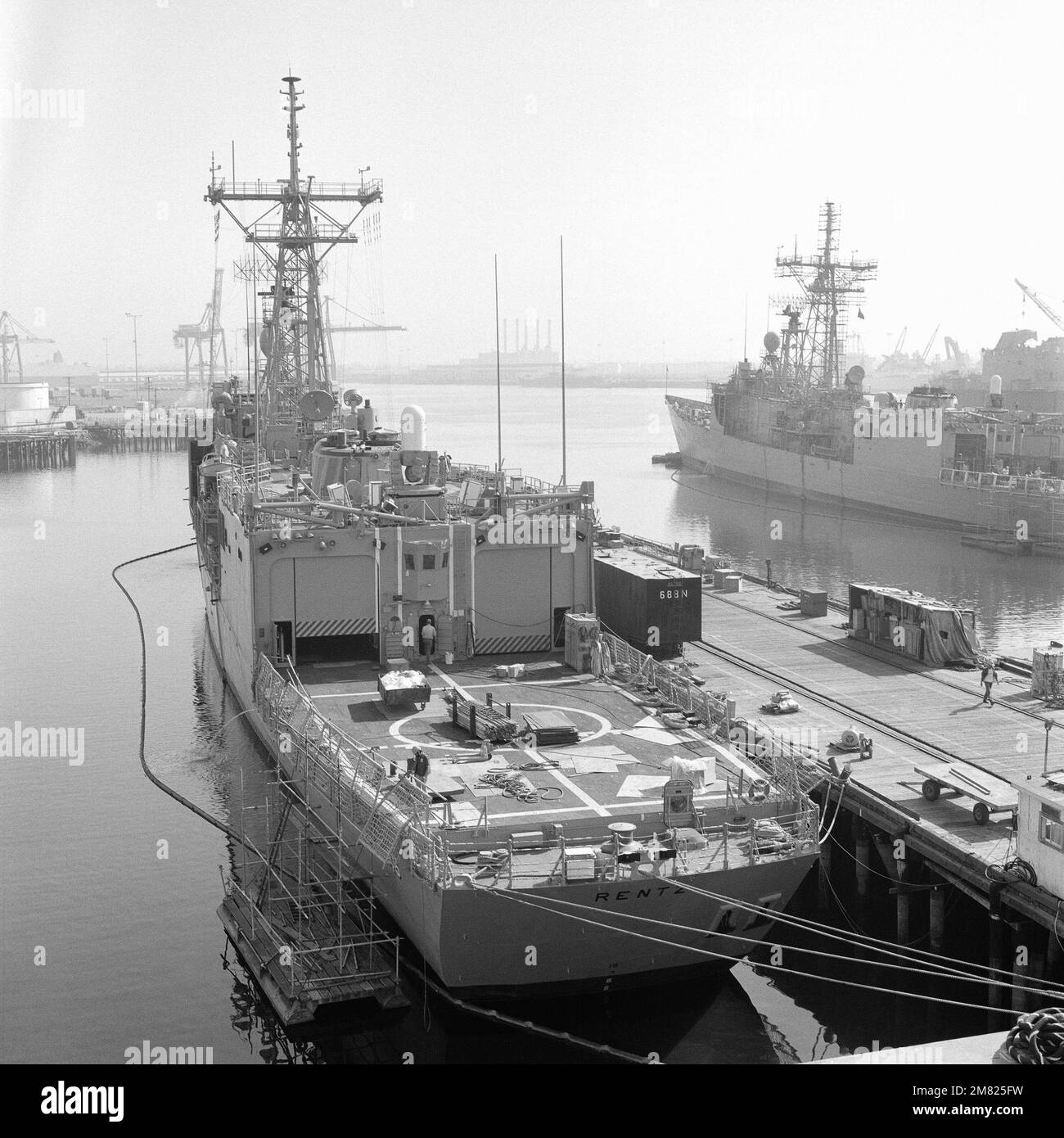 A port quarter view of the guided missile frigate RENTZ (FFG 46) at 100 ...