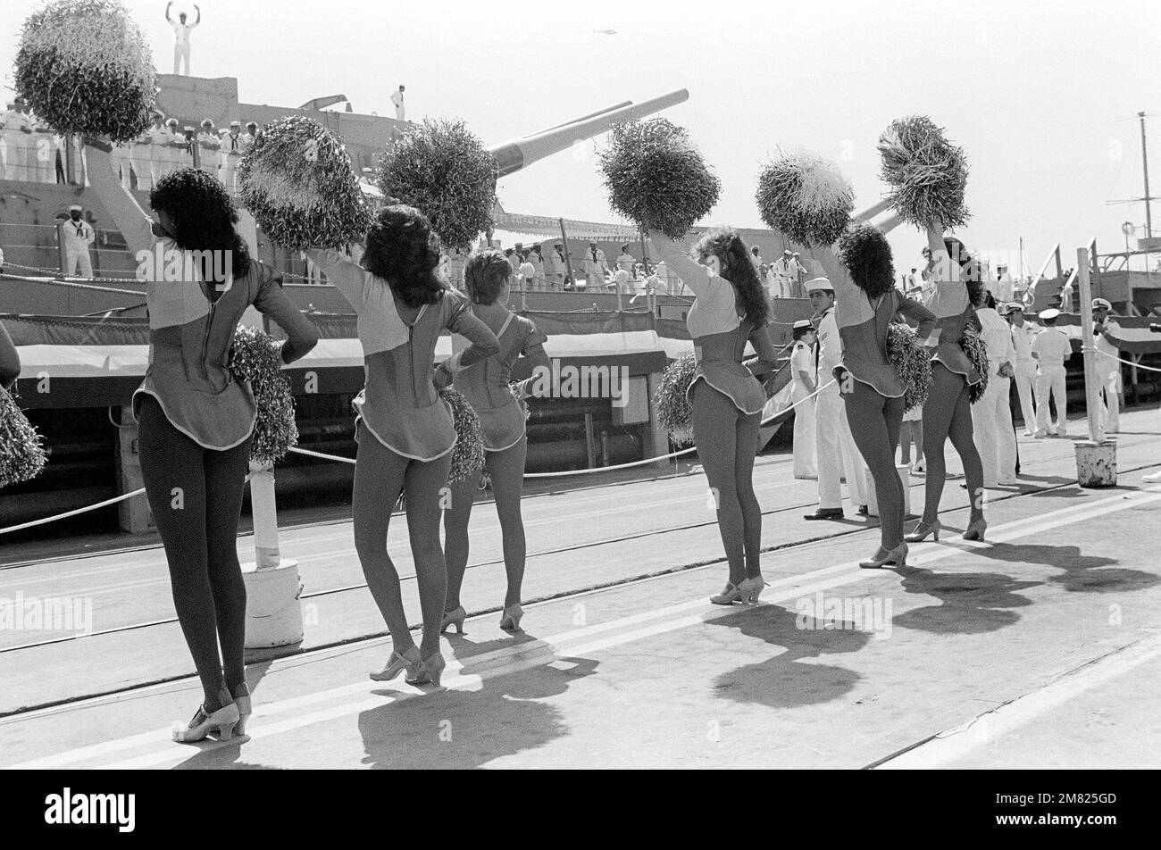 Los angeles rams cheerleaders Black and White Stock Photos & Images - Alamy