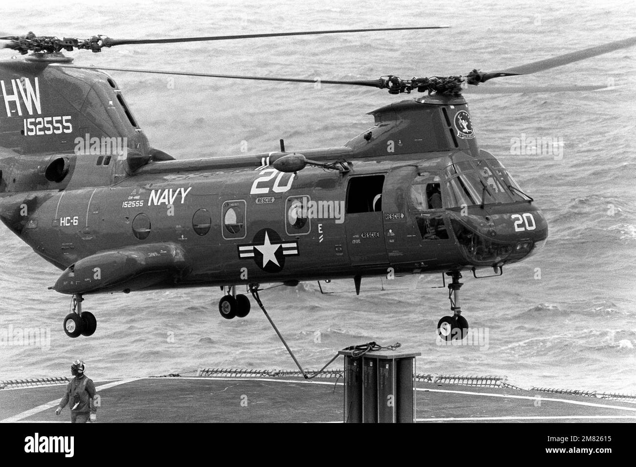 A CH-46D helicopter from Helicopter Combat Suppot Squadron Six ...