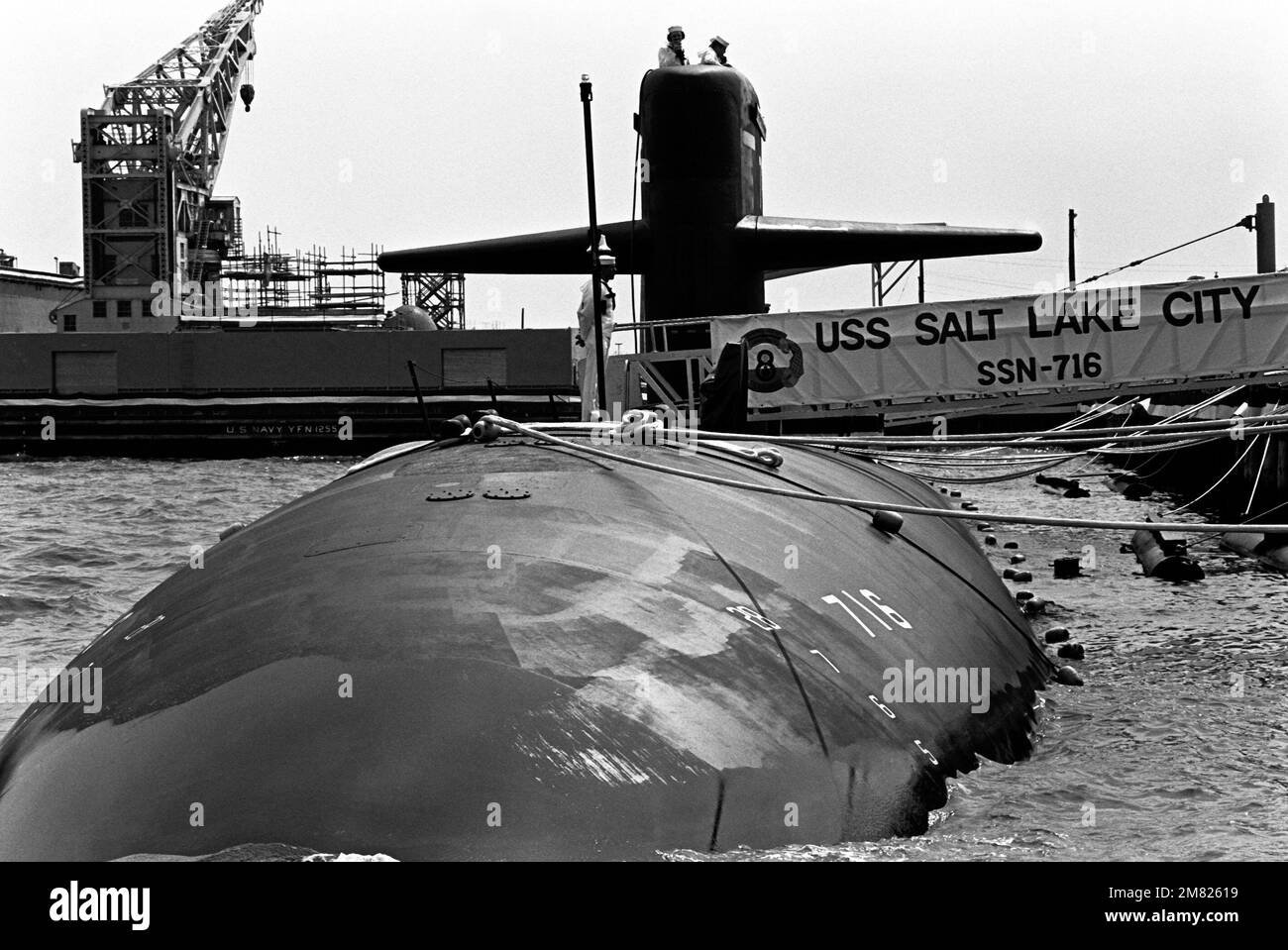 A port bow view of the nuclear-powered attack submarine USS SALT LAKE ...