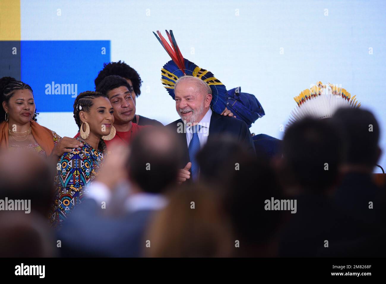 BRASÍLIA, DF - 11.01.2023: ANIELLE E SONIA GUAJAJARA TOMAM POSSE ...