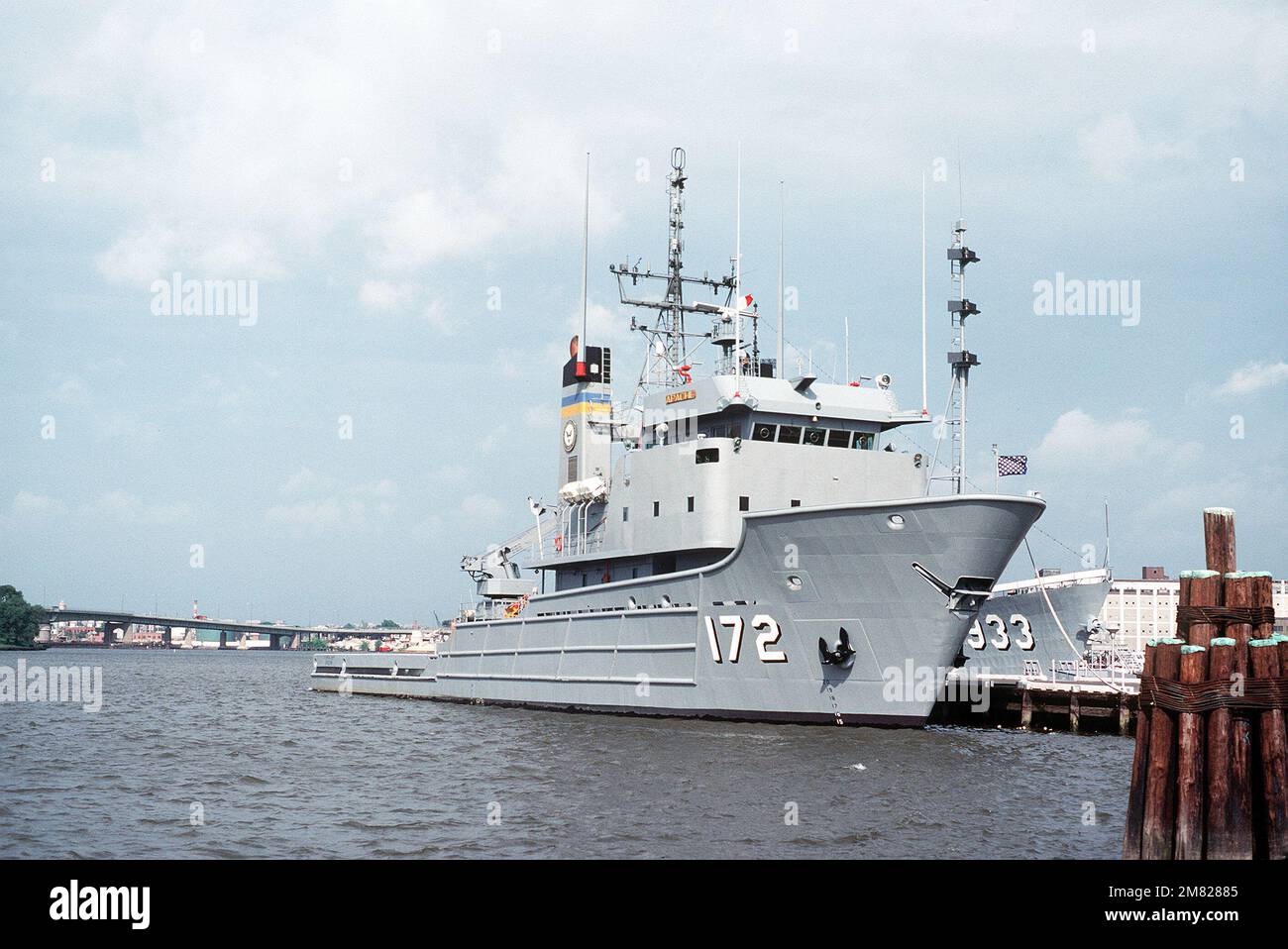 A starboard bow view of the Powtahan class fleet tug USNS APACHE (T-ATF ...