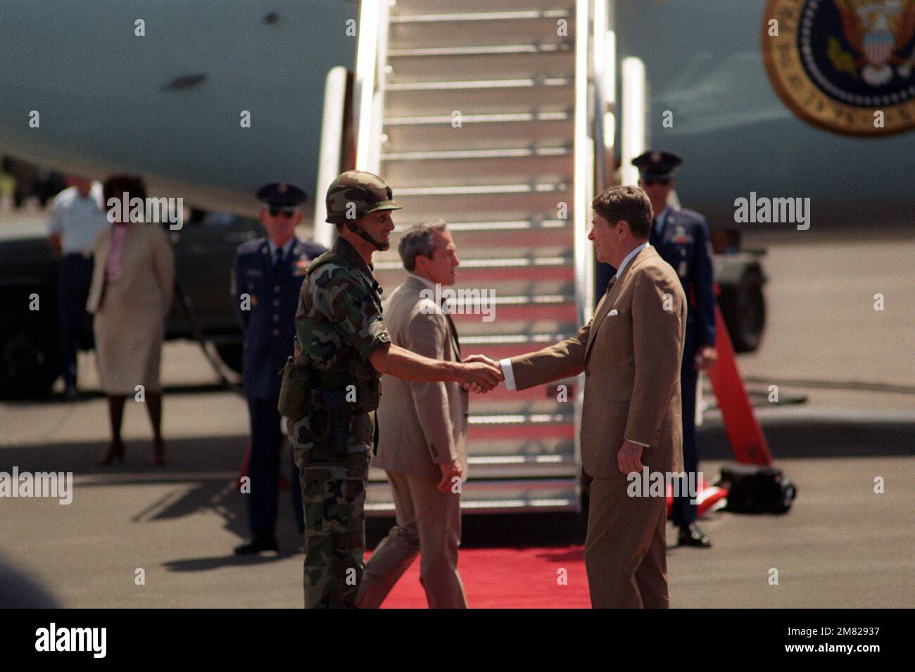 President Ronald Reagan shakes hands with Lieutenant Colonel Eugene ...