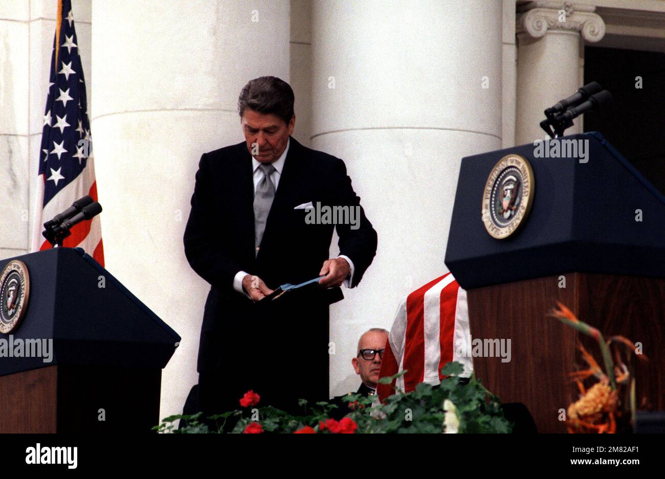 President Ronald Reagan presents the Medal of Honor to the Unknown ...