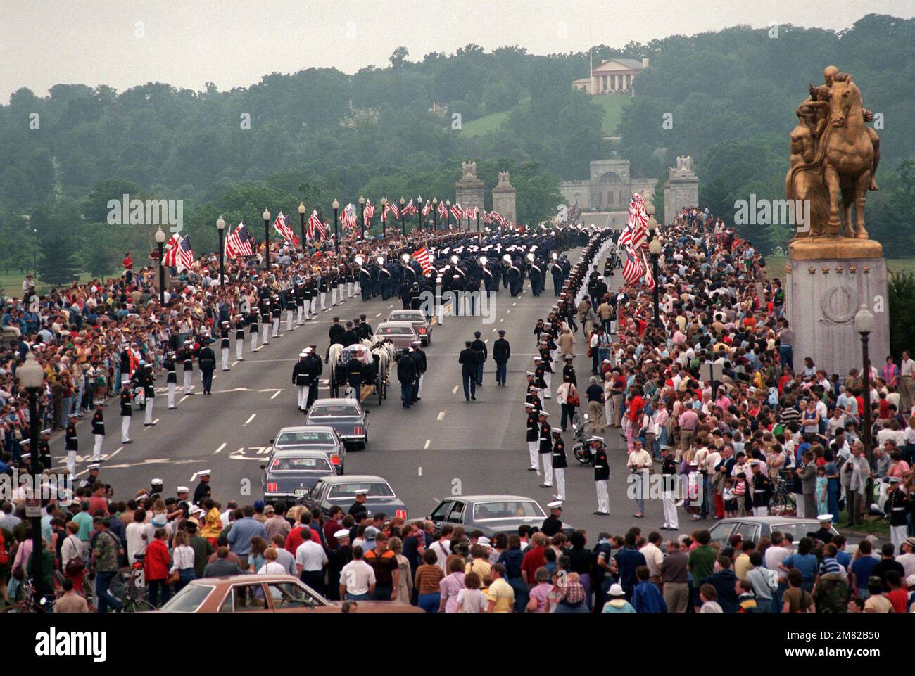 The funeral procession for the Unknown Serviceman of the Vietnam Era ...