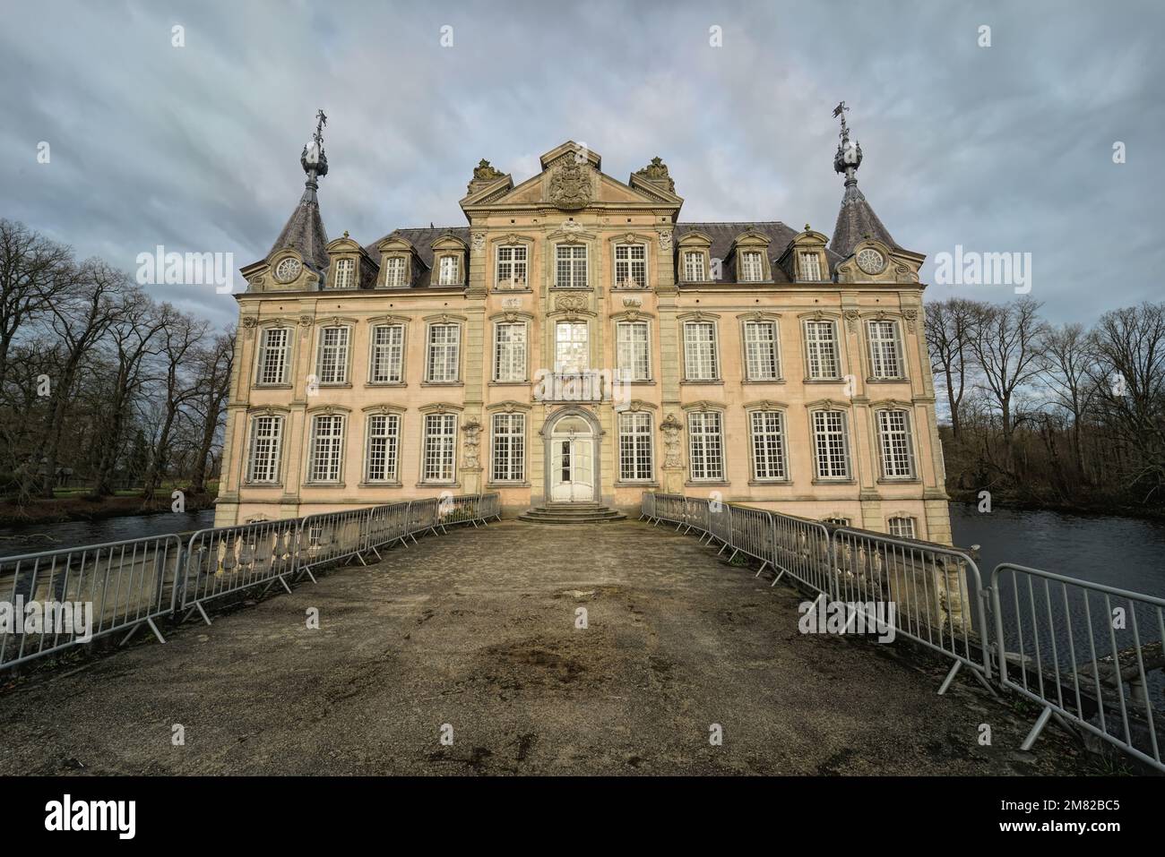 Poeke castle hi-res stock photography and images - Alamy