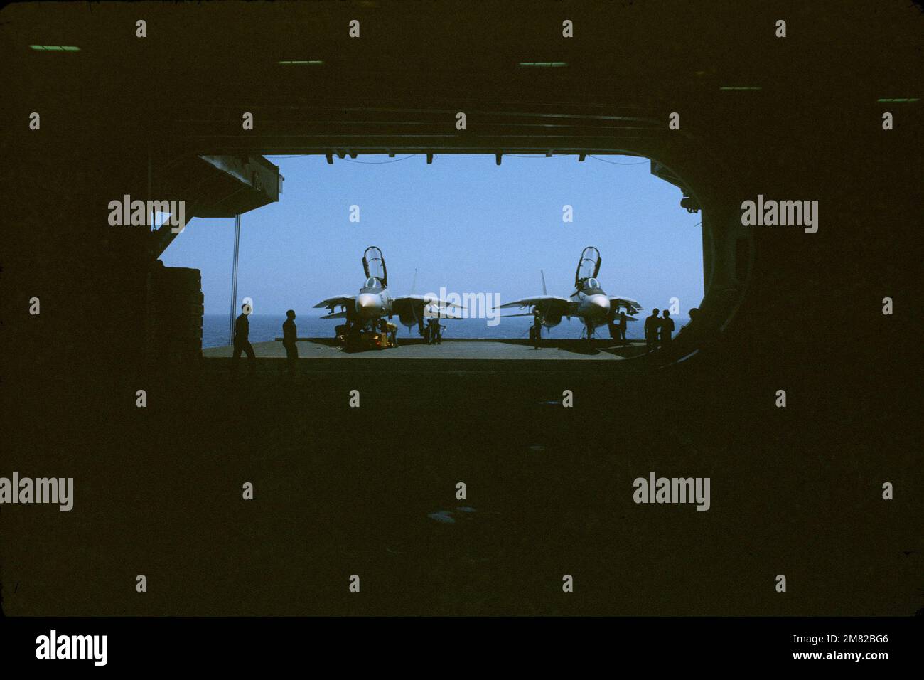DN-ST-85-10506. Base: USS John F. Kennedy (CV 67 Stock Photo - Alamy