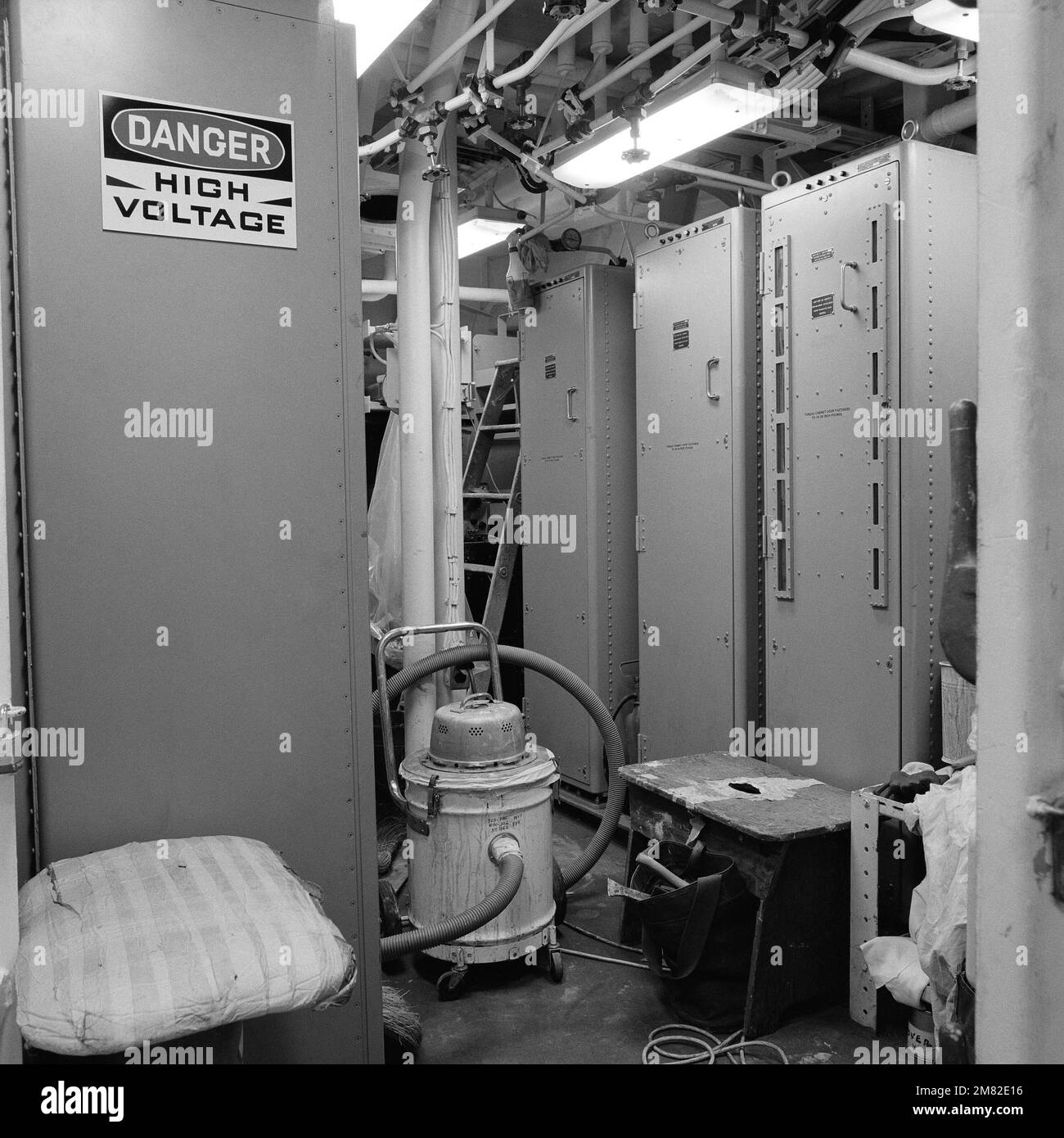 The sonar equipment room of the guided missile frigate GARY (FFG 51 ...