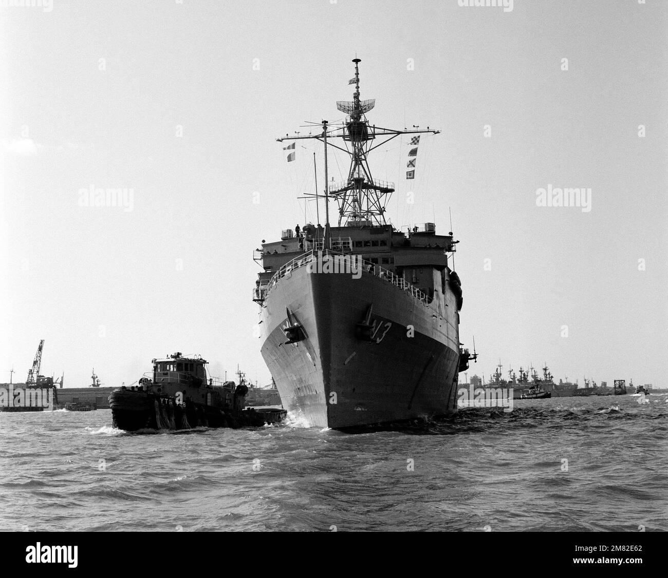 A bow view of the amphibious transport dock USS NASHVILLE (LPD 13 ...