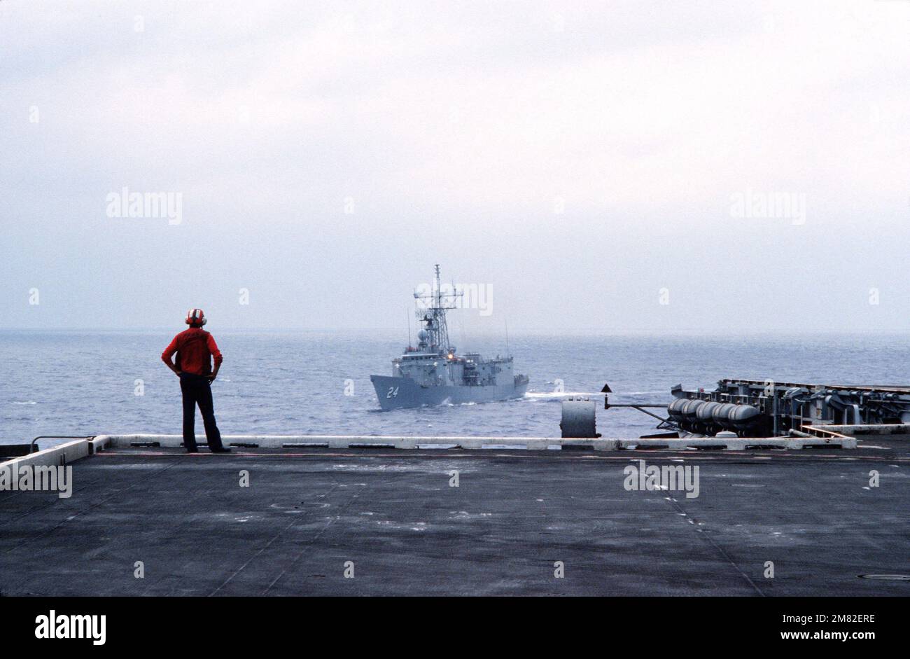 Port bow view of the guided missile frigate USS JACK WILLIAMS (FFG 24 ...