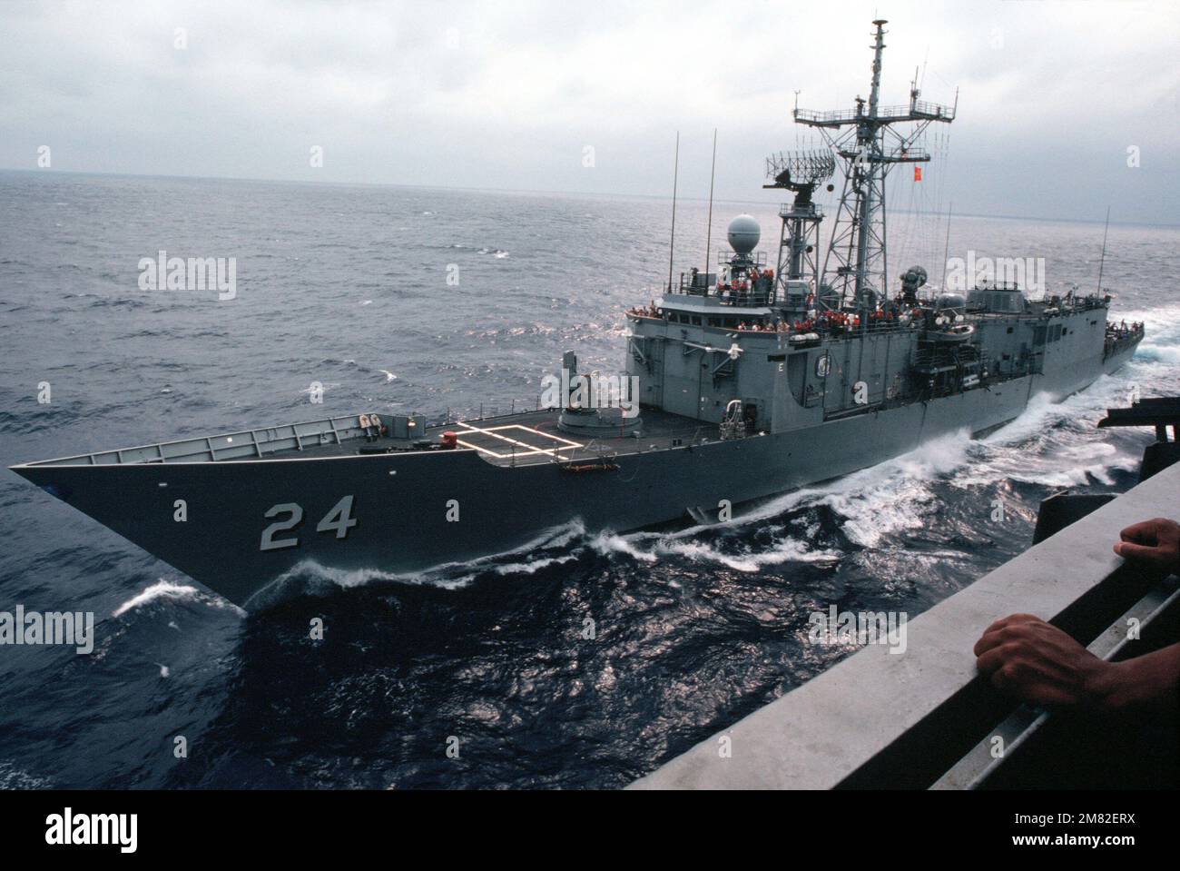 A port bow view of the guided missile frigate USS JACK WILLIAMS (FFG 24 ...