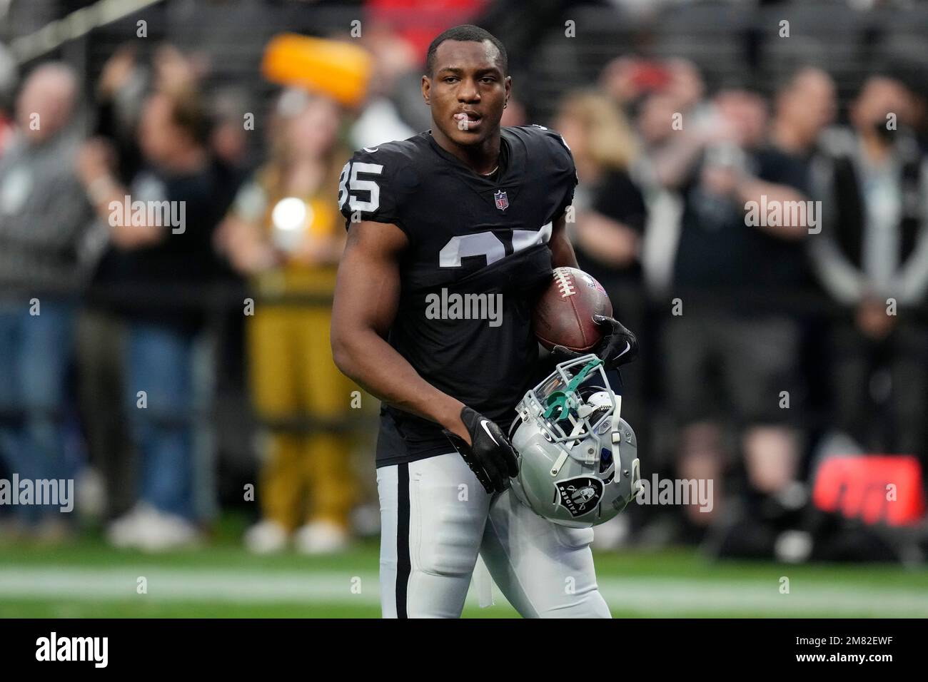 Las Vegas Raiders running back Zamir White (35) warms up before an NFL ...