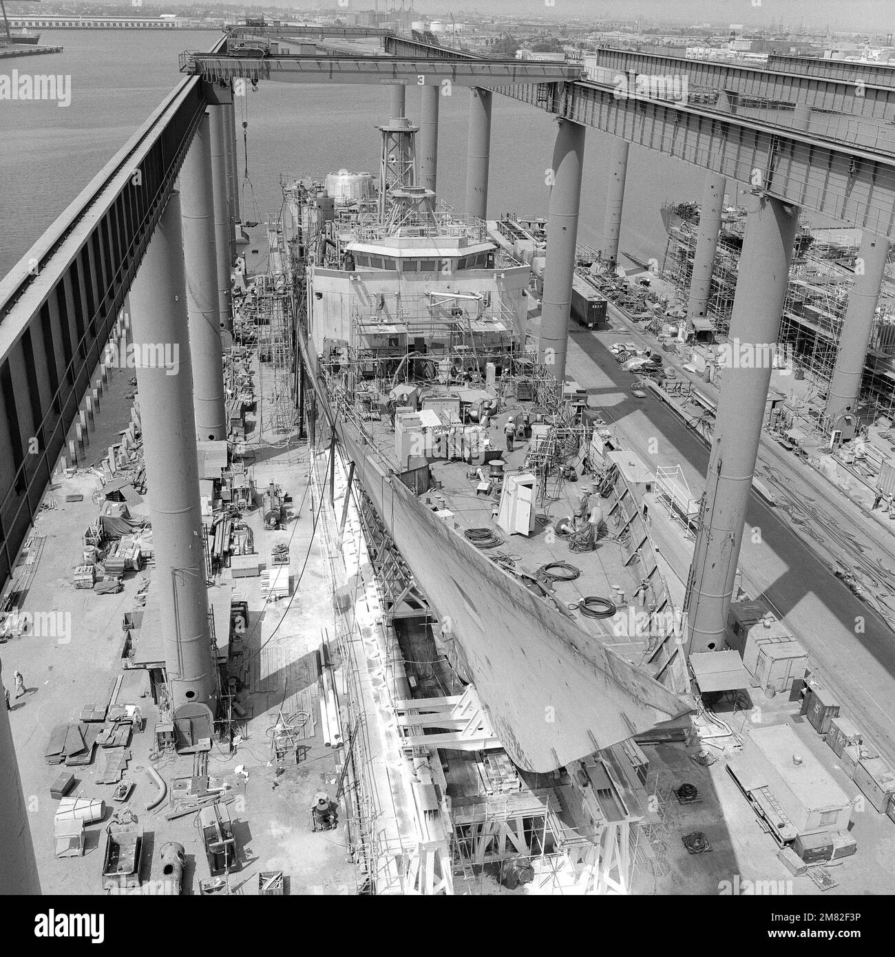 A starboard bow view of the guided missile frigate FORD (FFG 54) on the ...
