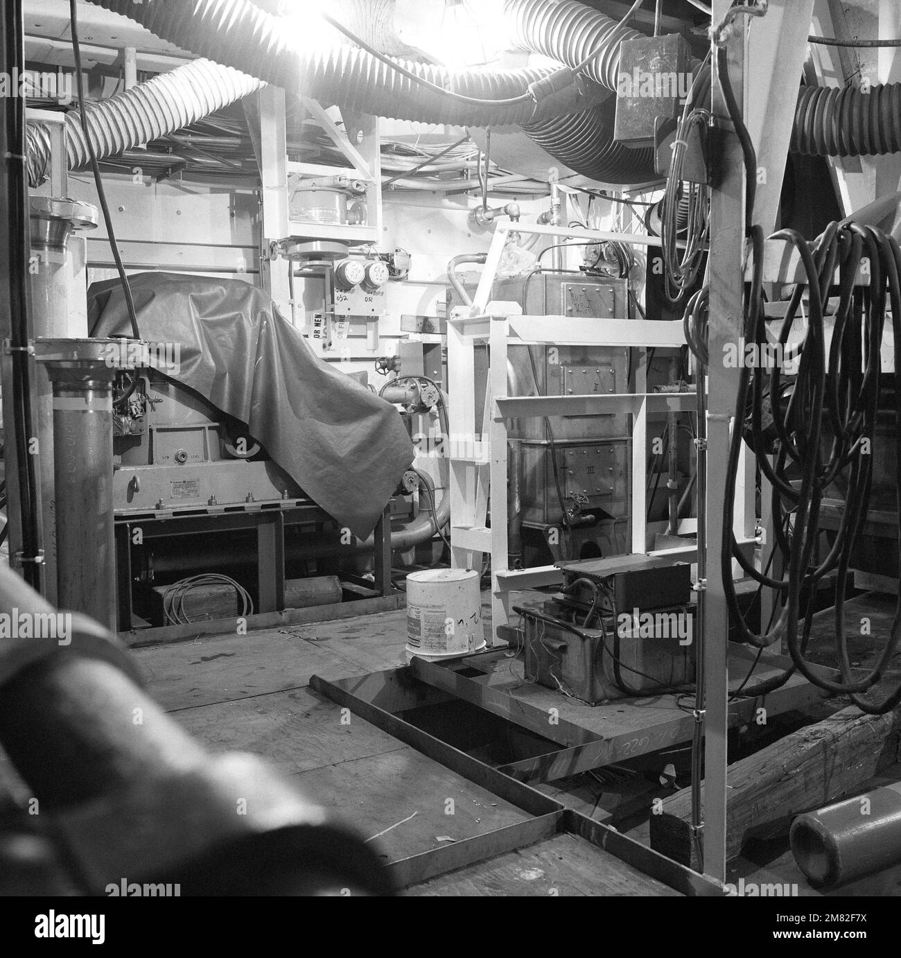 The main engine room of the guided missile frigate FORD (FFG 54). The ...