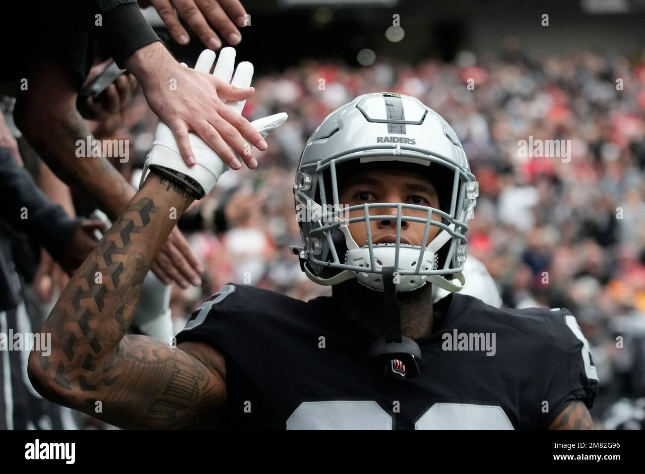 Las Vegas Raiders tight end Darren Waller (83) before an NFL football ...