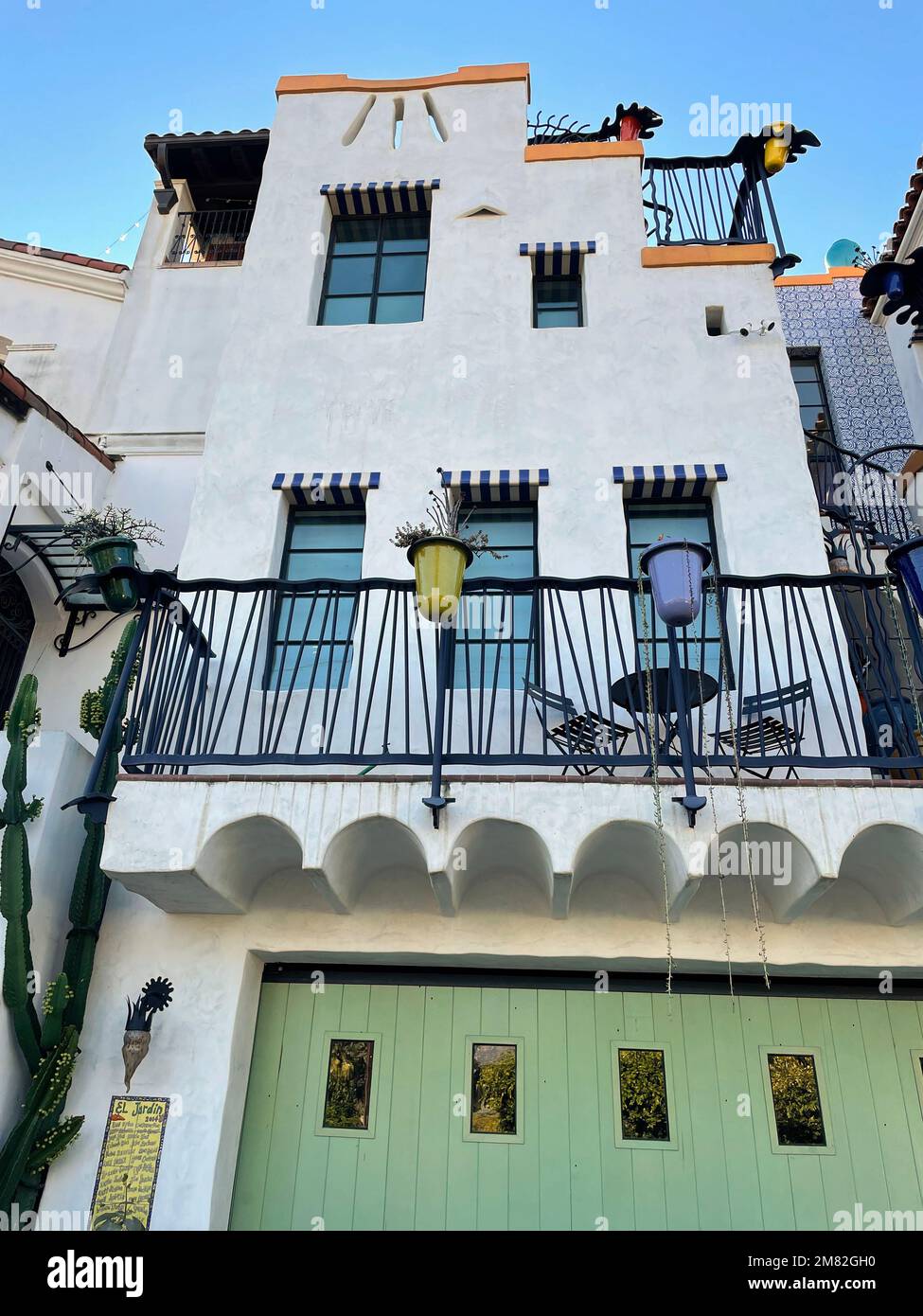 Unusual architecture by Jeff Shelton in Santa Barbara, California, USA ...
