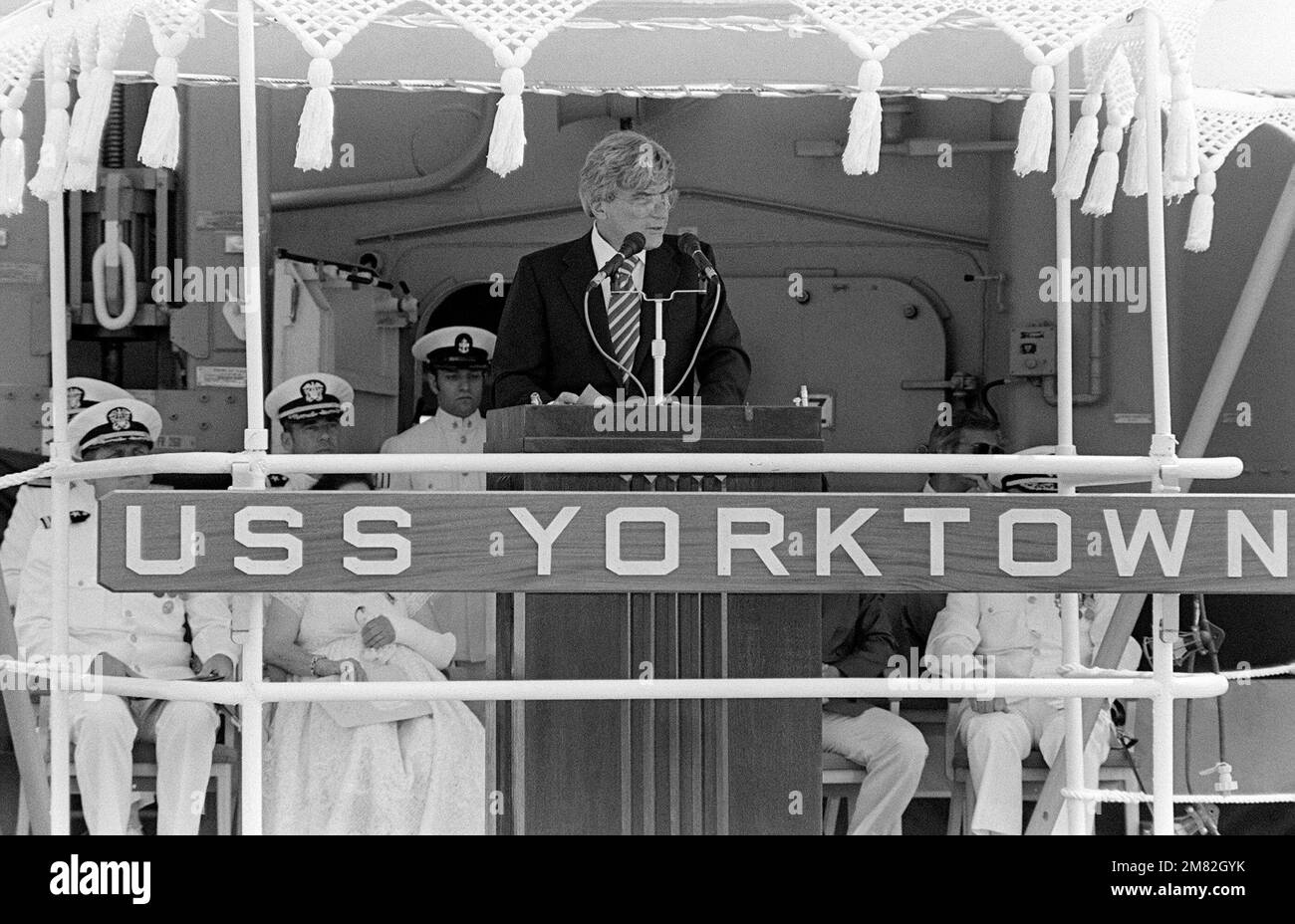 Senator John Warner, R-Virginia, speaks during the commissioning ...