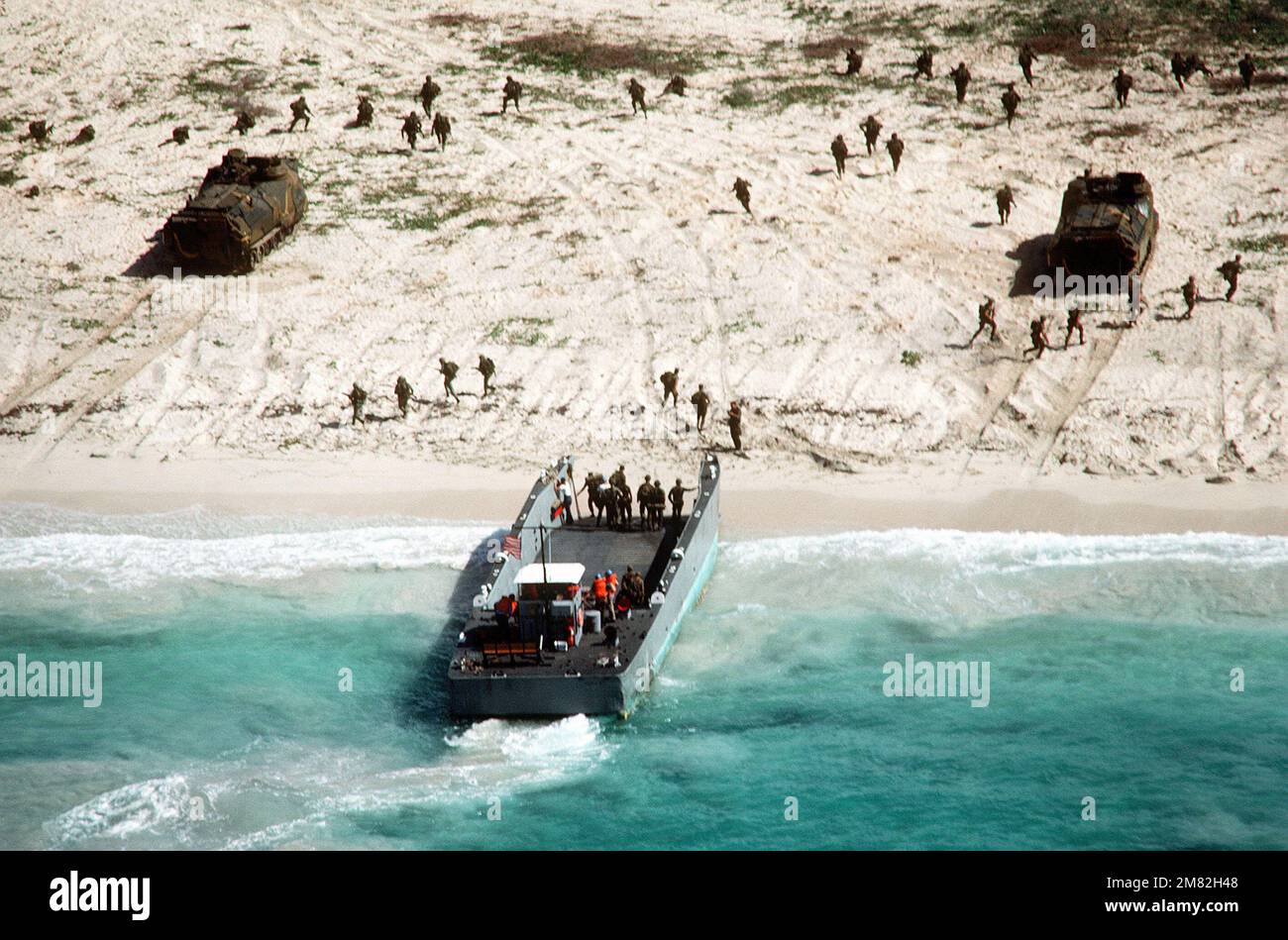 Colombian Marines rush to form a hasty defensive perimeter after ...
