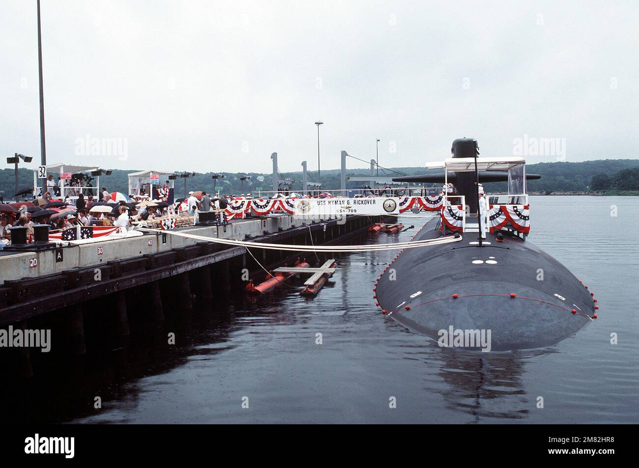 A bow view of the Los Angeles class nuclear-powered attack submarine ...