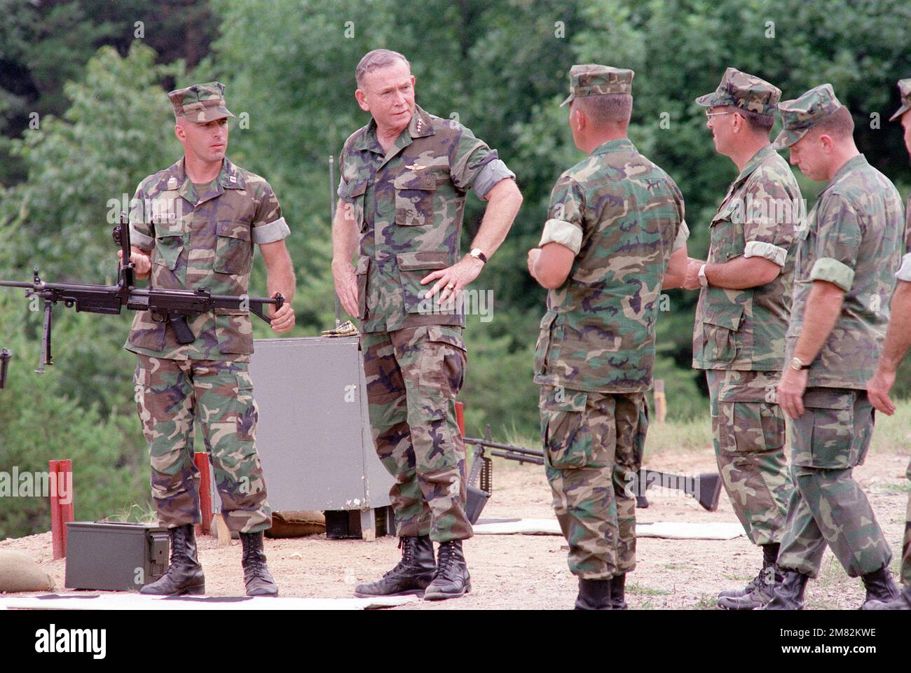 Weapons Training Battalion instructors brief Commandant of the Marine ...