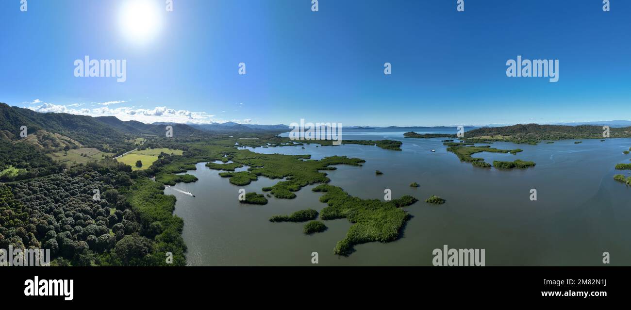 Golfo de Nicoya, Isla Venado, mangrove and other tropical islands in ...