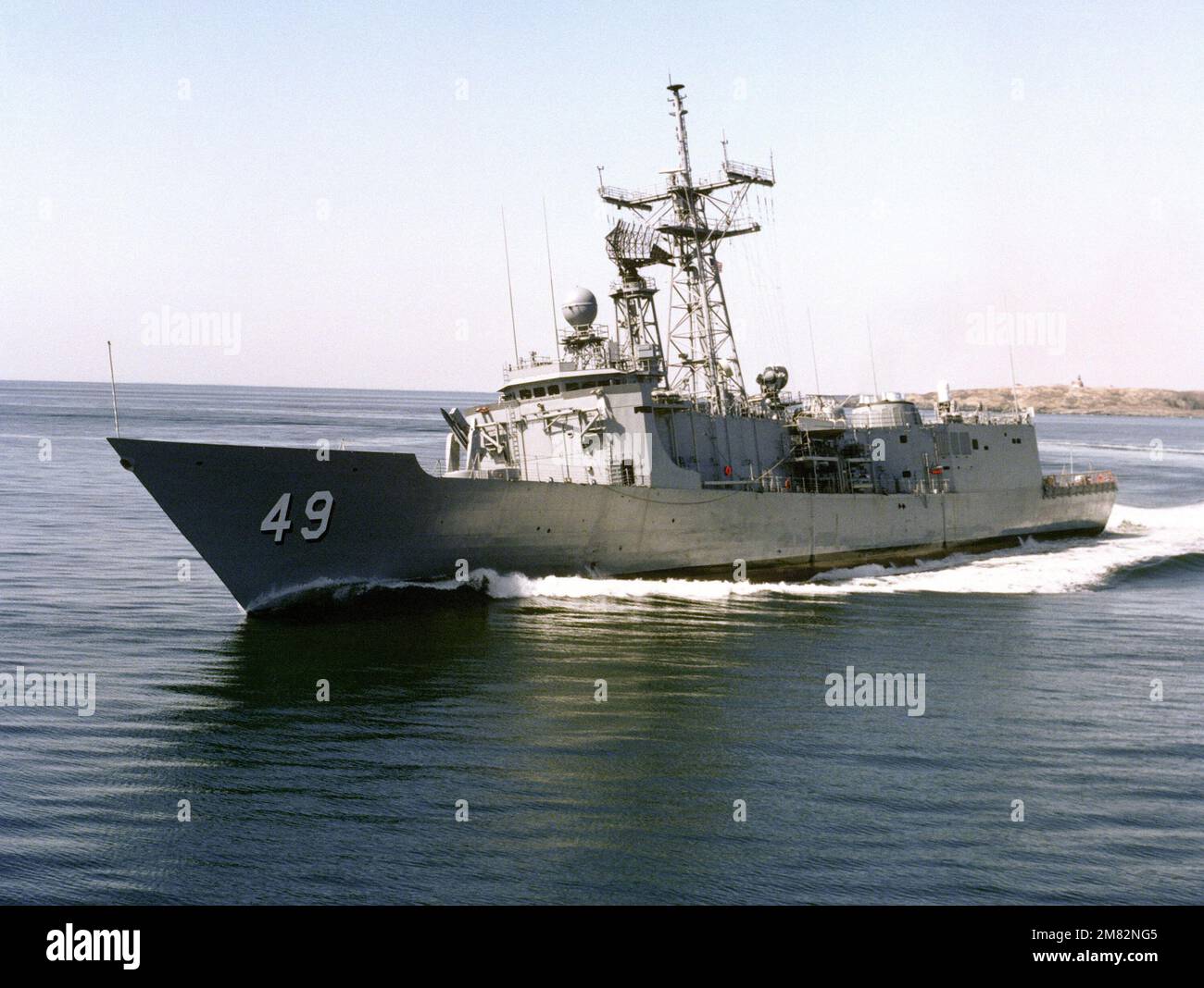 Port bow view of the Oliver Hazard Perry class guided missile frigate ...