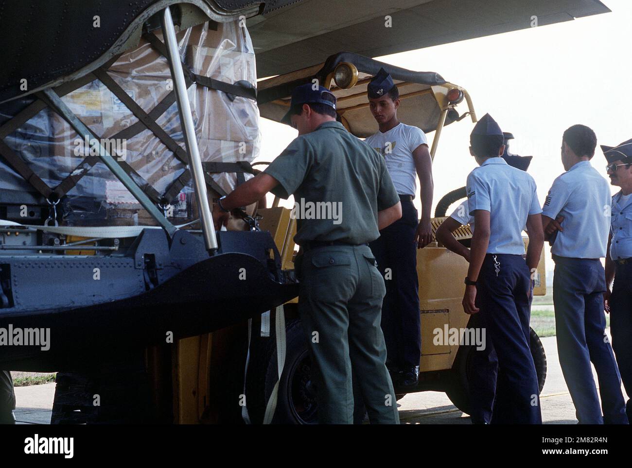Brazilian and U.S. Air Force personnel work together to load a pallet ...