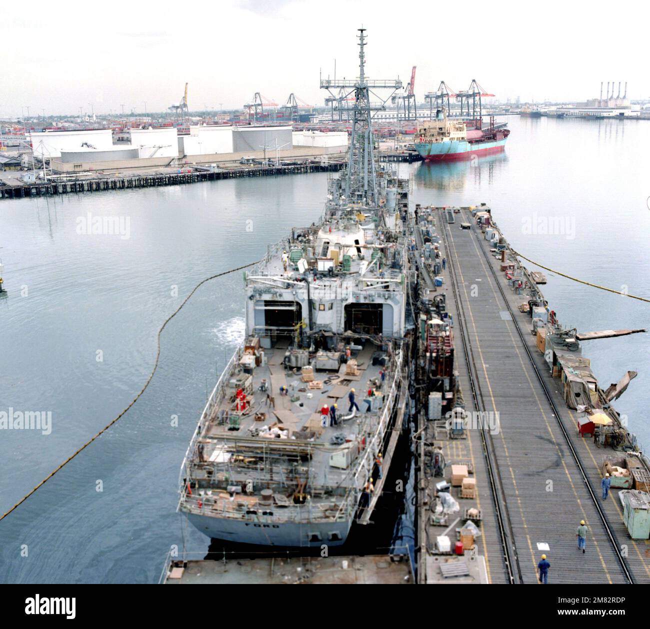 A starboard quarter view of the guided missile frigate USS FORD (FFG 54 ...
