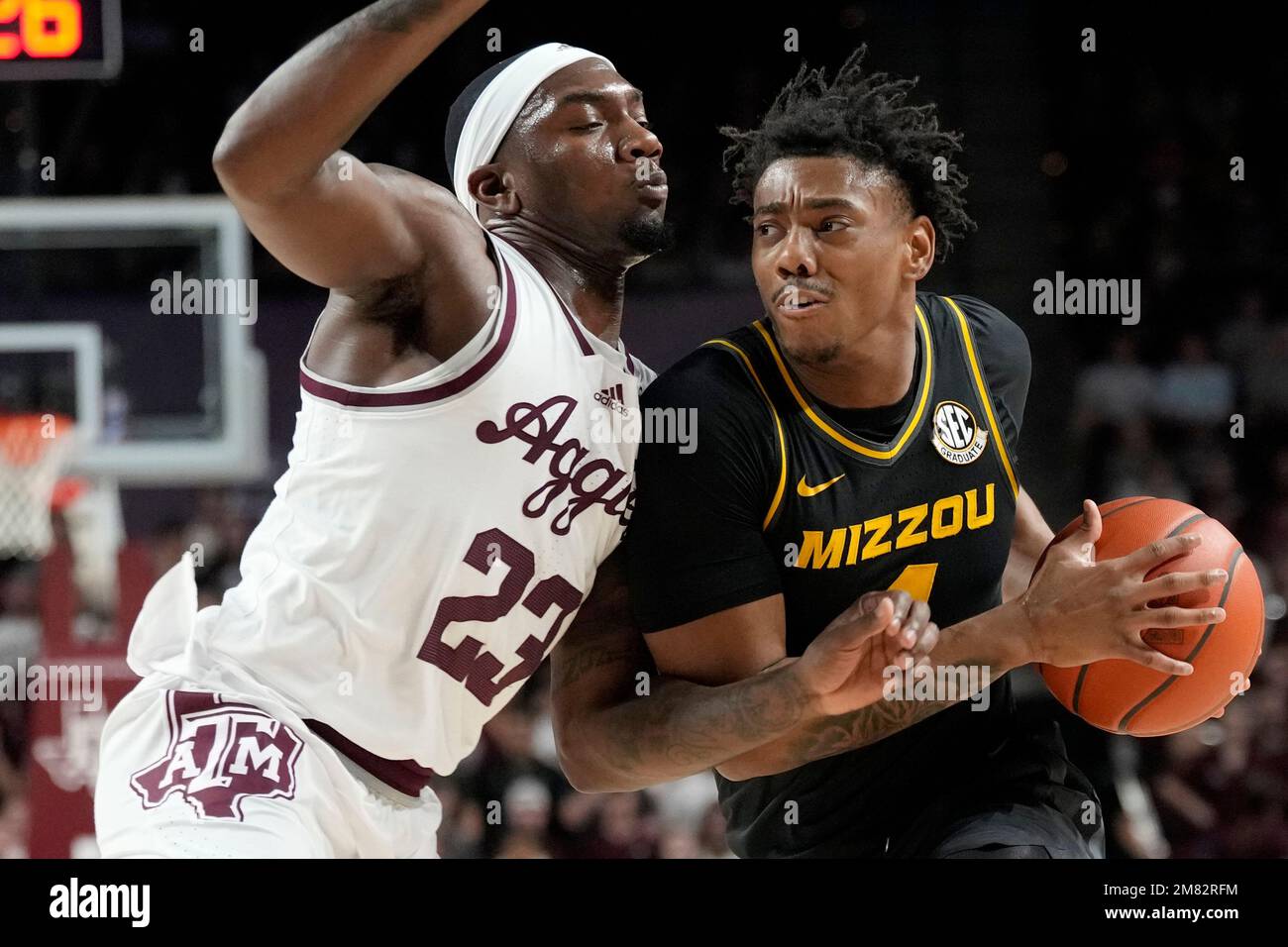 Missouri guard DeAndre Gholston (4) tries to drive the lane against ...