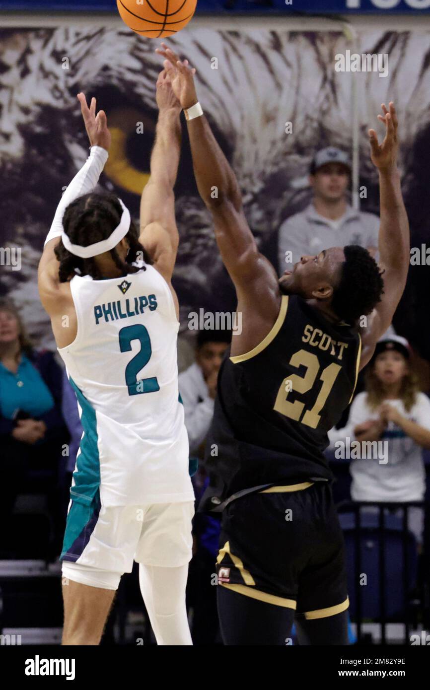 Charleston guard Jaylon Scott (21) gets his hand on a shot by UNC ...