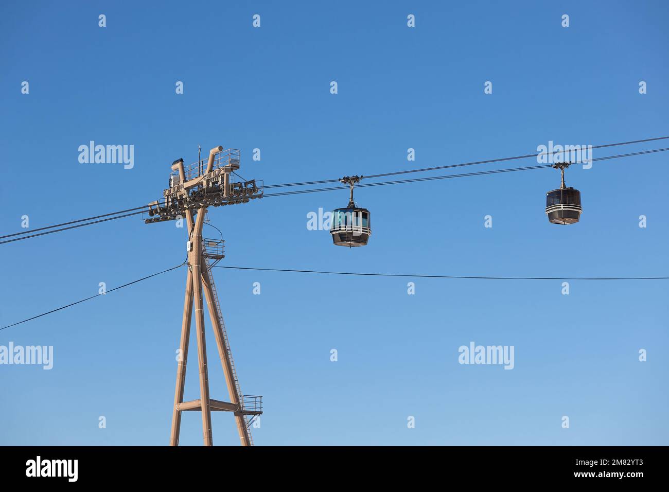 Cable lift cabins above hi-res stock photography and images - Alamy
