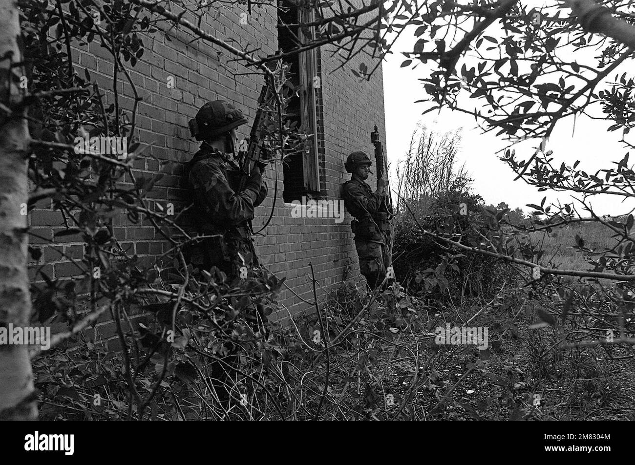 Marine reservists from the 2nd Platoon, 3rd Bn., 23rd Marines ...
