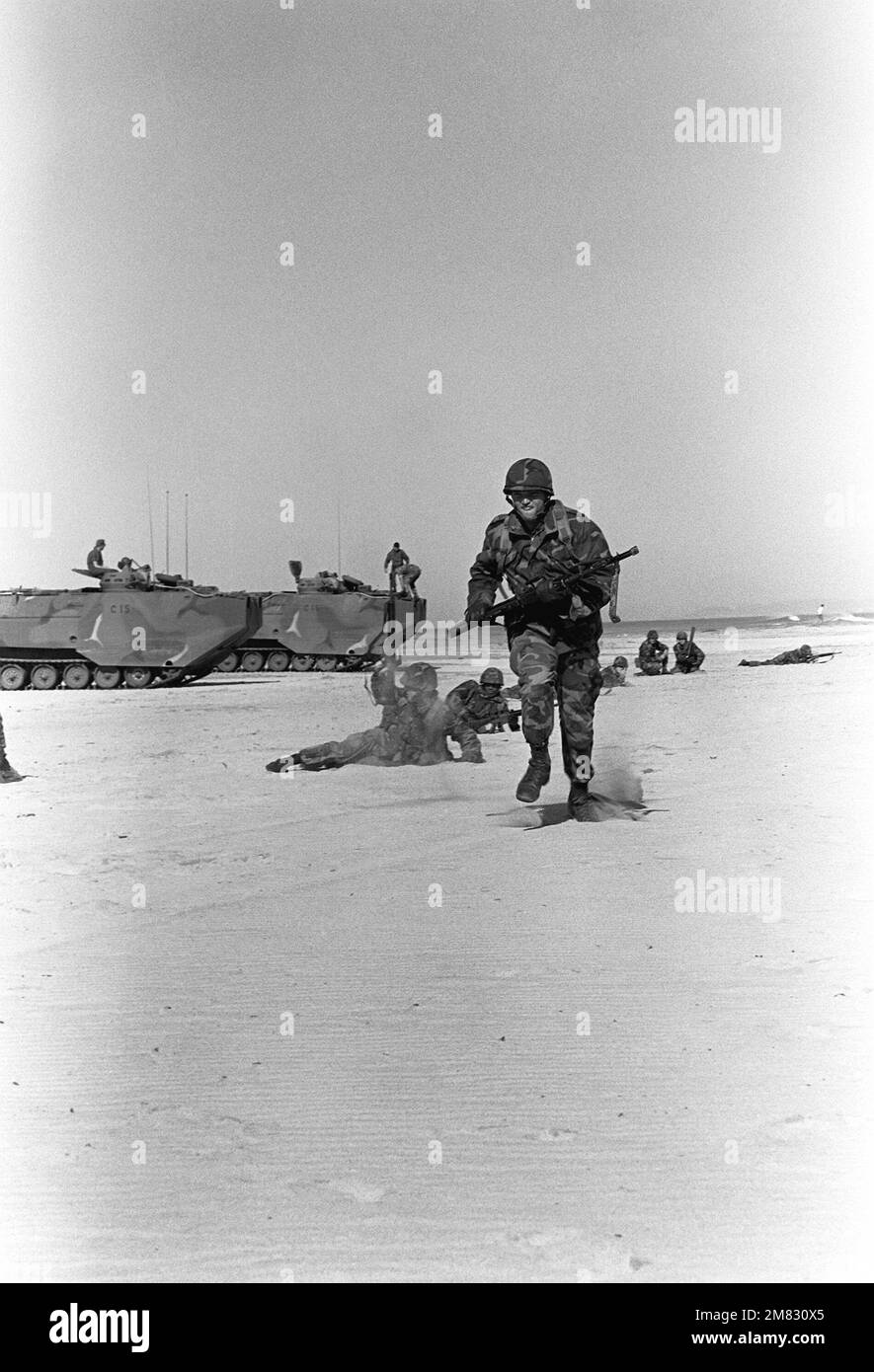 Marines amphibious assault platoon hi-res stock photography and images ...