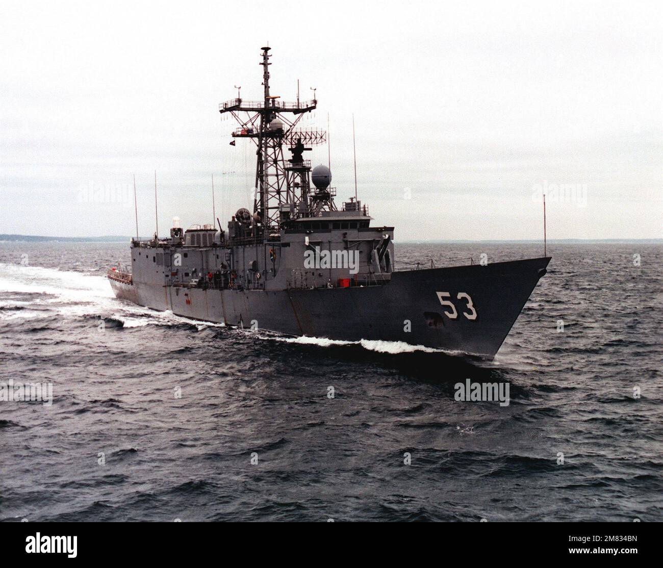 A starboard bow view of the guided missile frigate HAWES (FFG-53 ...