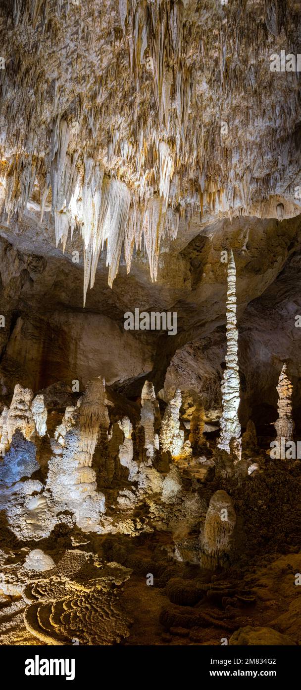 Stalactites and Stalagmites In The Big Room, Carlsbad Caverns National ...