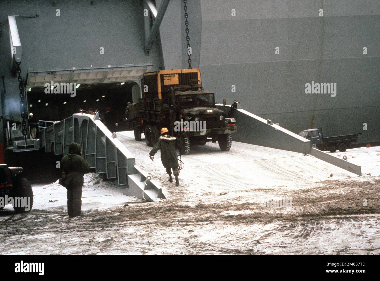 DA-ST-85-13079. Subject Operation/Series: REFORGER Base: Amsterdam ...